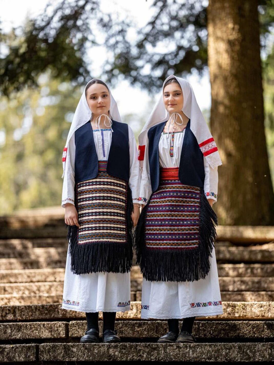 SESTRE MAŠA I MILЈANA GAŠIĆ - VILE SA KOZARE KOJE OSVAJAJU MUZIČKU ...